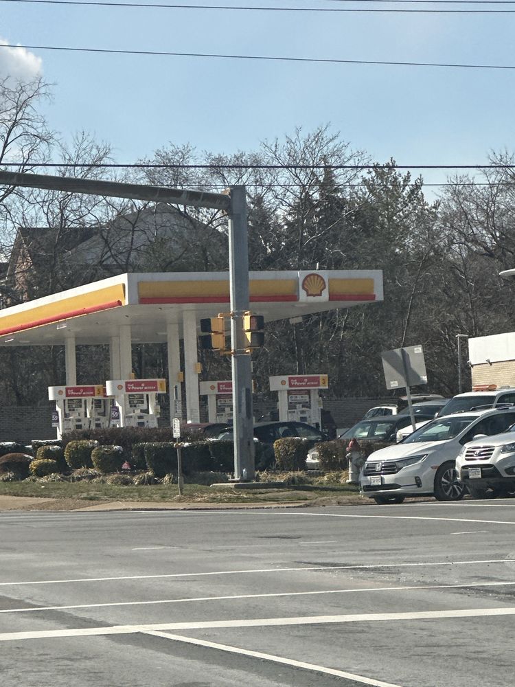 TYSON’S SHELL - Updated November 2025 - 11 Photos - 2084 Chain Bridge ...