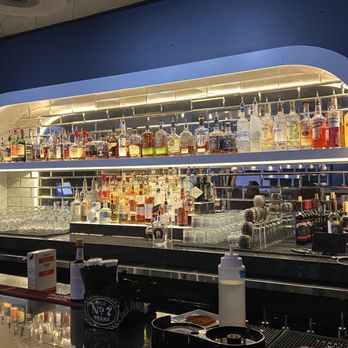 THREE ROSES TAVERN - Updated June 2025 - 54 Photos & 51 Reviews - 105 N ...