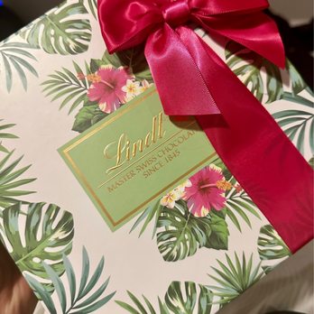 LINDT CHOCOLATE SHOP - Updated October 2025 - 68 Photos & 71 Reviews ...