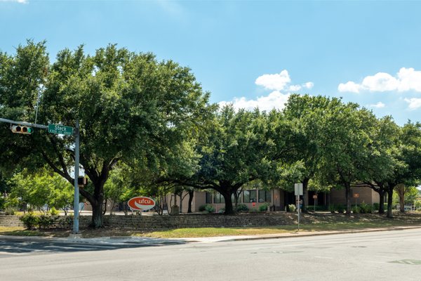 UFCU - Updated September 2025 - 27 Photos & 101 Reviews - 3305 Steck ...