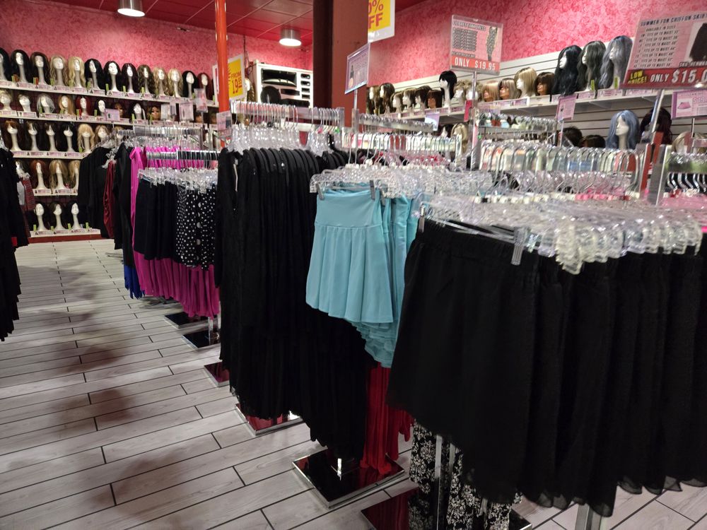 JANET’S CLOSET - Updated May 2025 - 288 Photos & 22 Reviews - 2317 Fort St, Wyandotte, Michigan ...