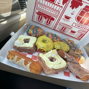 DIABLO DOUGHNUTS - 536 Photos & 318 Reviews - Donuts - 3432 S Hanover ...