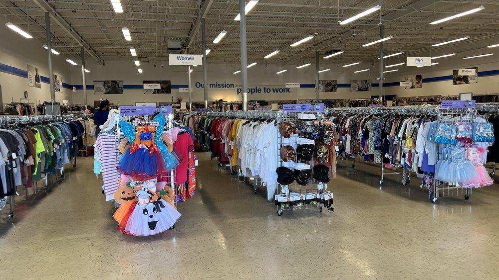 GOODWILL STORE & DONATION CENTER - Updated July 2025 - 3205 Cobb Pkwy ...