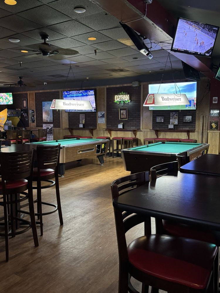 LUCKYS SPORTS BAR - Updated August 2025 - 22 Photos - 27867 US Hwy 19 N ...