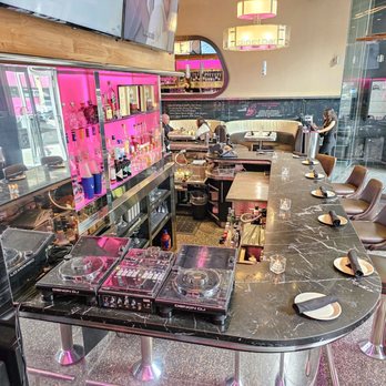 DEVILLE DINERBAR - Updated December 2024 - 1311 Photos & 644 Reviews ...