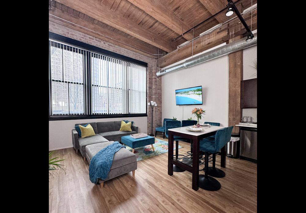 LUXERY STAY - Updated April 2026 - Chicago, Illinois - Vacation Rentals ...