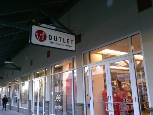 VF OUTLET - Updated July 2025 - 314 Flat Rock Pl, Westbrook ...