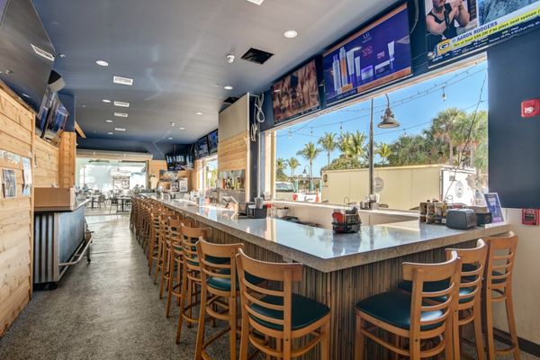 CASTAWAY’S SPORTS BAR AND GRILL SINGER ISLAND - Updated January 2026 ...