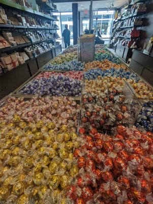 LINDT CHOCOLATE SHOP - Updated October 2025 - 15 Main St, Freeport ...