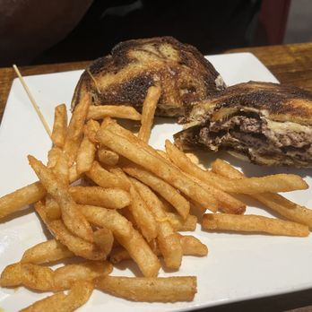 SIDELINES GRILLE - Updated October 2025 - 41 Photos & 43 Reviews - 289 ...