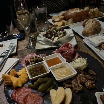 TWISTED VINE - Updated July 2024 - 1159 Photos & 1306 Reviews - 127 W ...