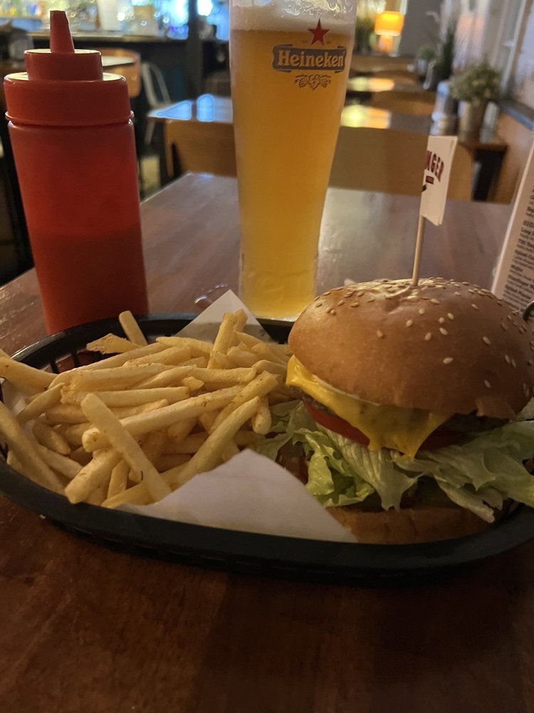 HUMDINGER - Updated December 2025 - 101 Young St, Frankston Victoria ...