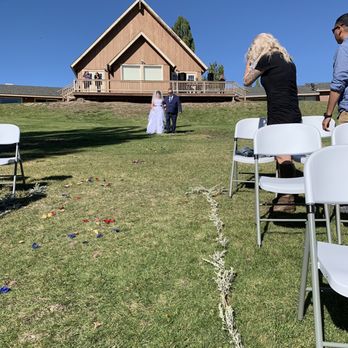 CALIFORNIA PINES LODGE - Updated December 2025 - 17 Photos - 750 Shasta ...