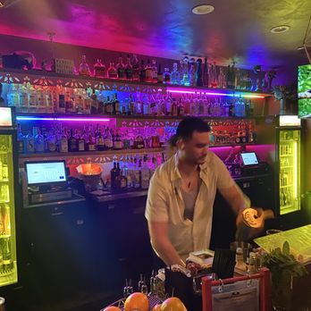 DARLING AVIARY - Updated February 2025 - 795 Photos & 656 Reviews - 712 ...