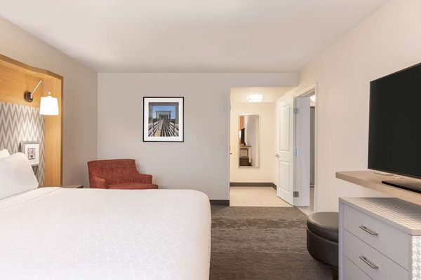 DOUBLETREE BY HILTON FORT WORTH SOUTH HOTEL & CONFERENCE CENTER - 65 ...