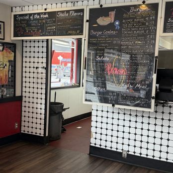 BOOMER’S DRIVE IN - Updated December 2025 - 303 Photos & 568 Reviews ...