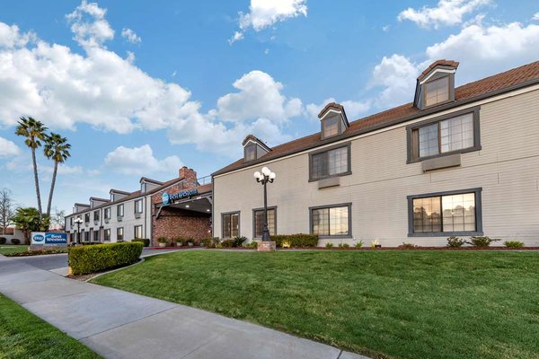 BEST WESTERN COUNTRY INN - Updated April 2024 - 187 Photos & 148 ...