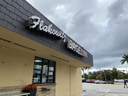 FLAKOWITZ BAGEL INN - Updated August 2025 - 239 Photos & 305 Reviews ...