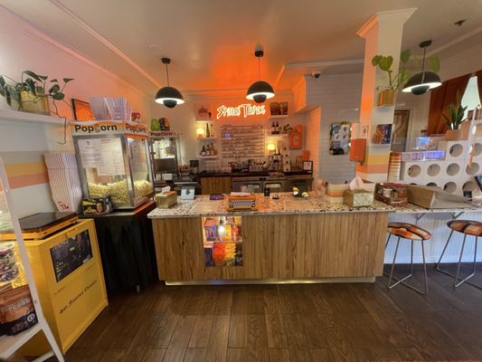 CINELOUNGE - Updated October 2025 - 153 Photos & 76 Reviews - 40 Main ...