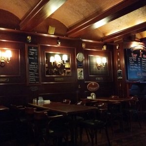 THE QUEEN’S HEAD - Updated October 2024 - 28 Photos & 37 Reviews ...