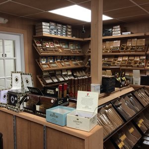 HOLT’S CIGAR COMPANY - 60 Photos & 95 Reviews - 1522 Walnut St ...