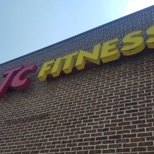 PLANET FITNESS - Updated August 2025 - 54 Photos & 36 Reviews - 1635 ...