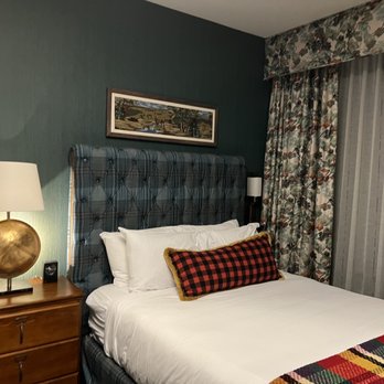 GRADUATE ROCK BAR - Updated December 2024 - 34 Photos & 27 Reviews ...