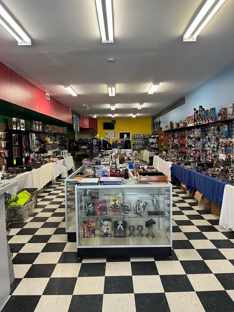 THE GEEK SHACK - Updated October 2024 - 36 Dundas Street W, Trenton ...