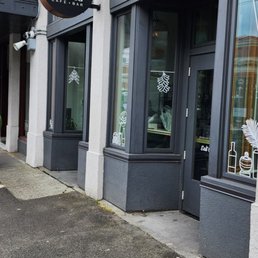 HOOD FAMOUS - Updated July 2025 - 1953 Photos & 542 Reviews - 504 5th ...