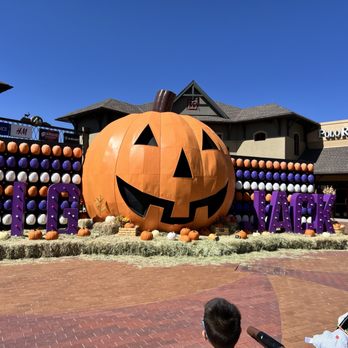 OUTLETS AT CASTLE ROCK - Updated November 2025 - 162 Photos & 228 ...