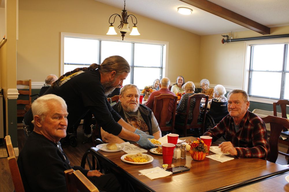 GOLDEN OAKS ASSISTED LIVING - Updated October 2025 - 18 Photos - 27882 ...