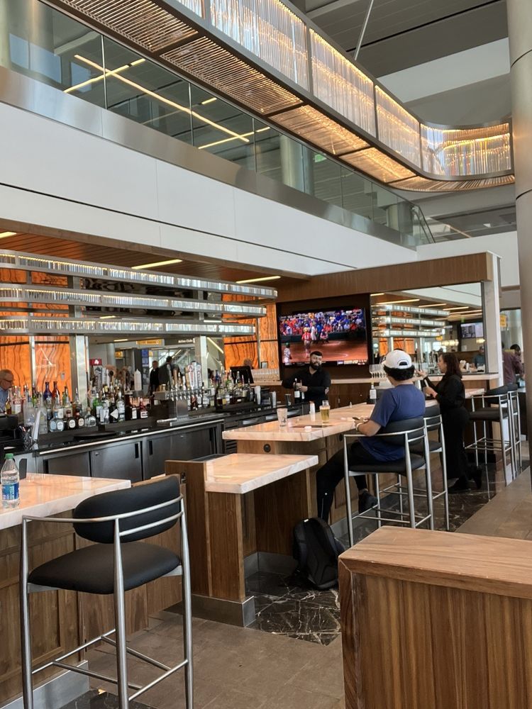 ELWAY’S TAPROOM & GRILL - Updated September 2024 - 12 Photos - 8500 ...