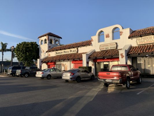 TOPPERS PIZZA PLACE - Updated December 2025 - 92 Photos & 140 Reviews ...