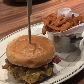 VILLAGE TAVERN - Updated October 2025 - 89 Reviews & 174 Photos - 4140 ...