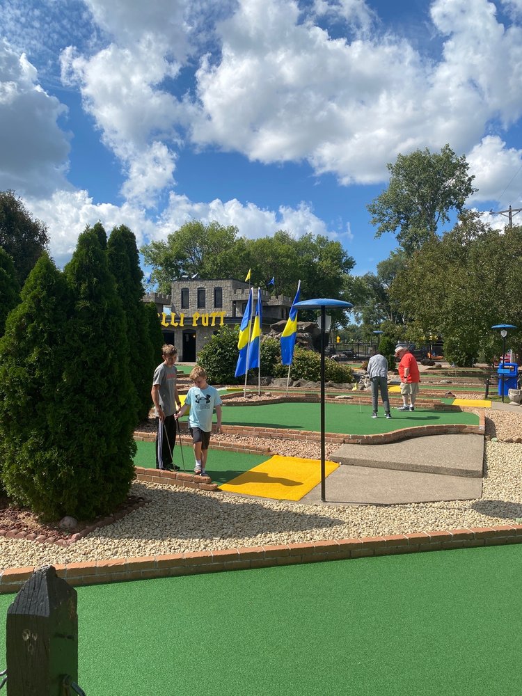 LILLI PUTT MINIATURE GOLF-BUMPER BOTS & GO KRT TRK - Updated July 2024 ...