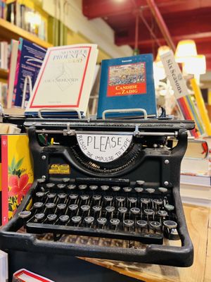 LAMPLIGHT BOOKS - Updated December 2024 - 30 Photos & 42 Reviews - 1514 ...