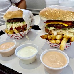 SANTA QUEEN DRIVE INN - Updated June 2025 - 34 Photos & 77 Reviews - 40 ...