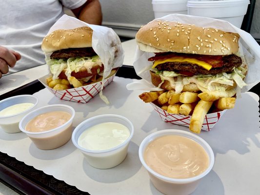 SANTA QUEEN DRIVE INN - Updated December 2025 - 34 Photos & 81 Reviews ...