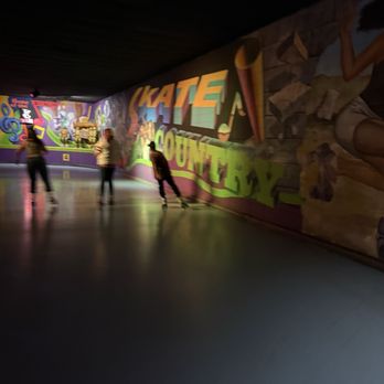 SKATE COUNTRY - Updated December 2025 - 113 Photos & 85 Reviews - 7980 ...