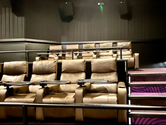READING CINEMAS AT CAL OAKS PLAZA WITH TITAN LUXE - Updated September ...