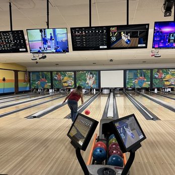 BACK ALLEY BOWLING - GLENDALE - Updated August 2024 - 339 Photos & 530 ...