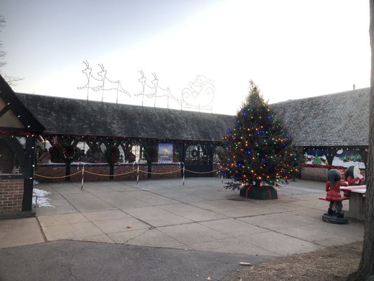 CARL BOZENSKI’S CHRISTMAS VILLAGE - Updated December 2025 - 31 Photos ...