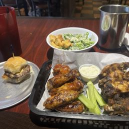 WINGZUP - Updated October 2025 - 483 Photos & 546 Reviews - 1000 E 41st ...