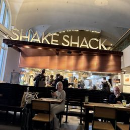 SHAKE SHACK UNION STATION - Updated July 2025 - 373 Photos & 369 ...
