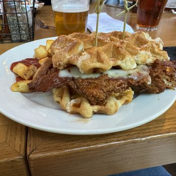 SIX CAR PUB & BREWERY - Updated June 2025 - 216 Photos & 222 Reviews ...