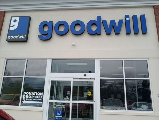 GOODWILL STORE & DONATION CENTER - Updated January 2026 - 13 Photos ...