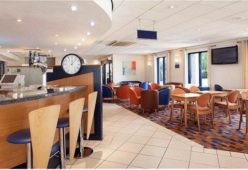 HOLIDAY INN EXPRESS HOTEL WANDSWORTH-BATTERSEA - 11 Reviews - Smugglers ...