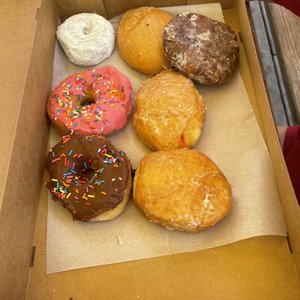 THOMAS DONUT & SNACK SHOP - 433 Photos & 685 Reviews - 19208 Front ...