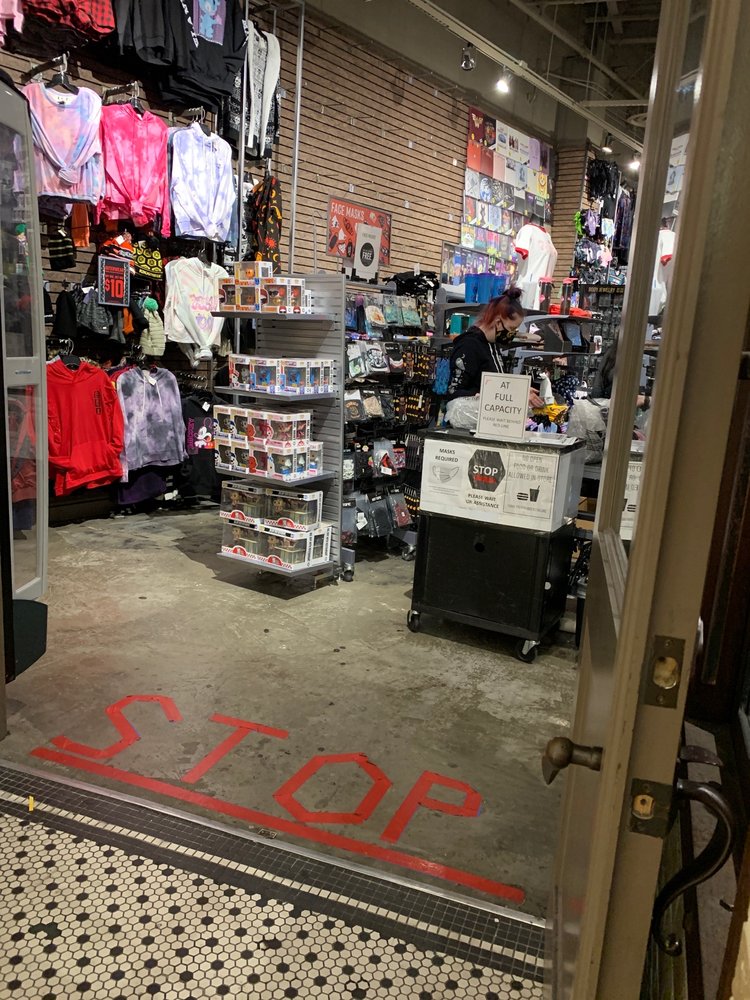 HOT TOPIC - Updated February 2025 - 18 Photos & 57 Reviews - 1 ...