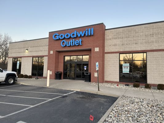 GOODWILL - Updated December 2025 - 18 Photos & 47 Reviews - 1750 ...